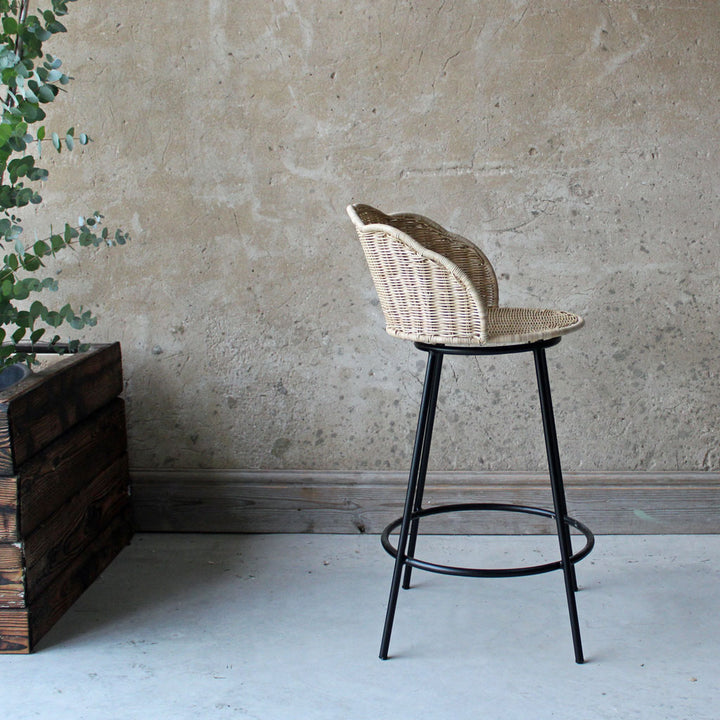 Natural Rattan Scallop Kitchen Island Bar Stool – The Rattan Company